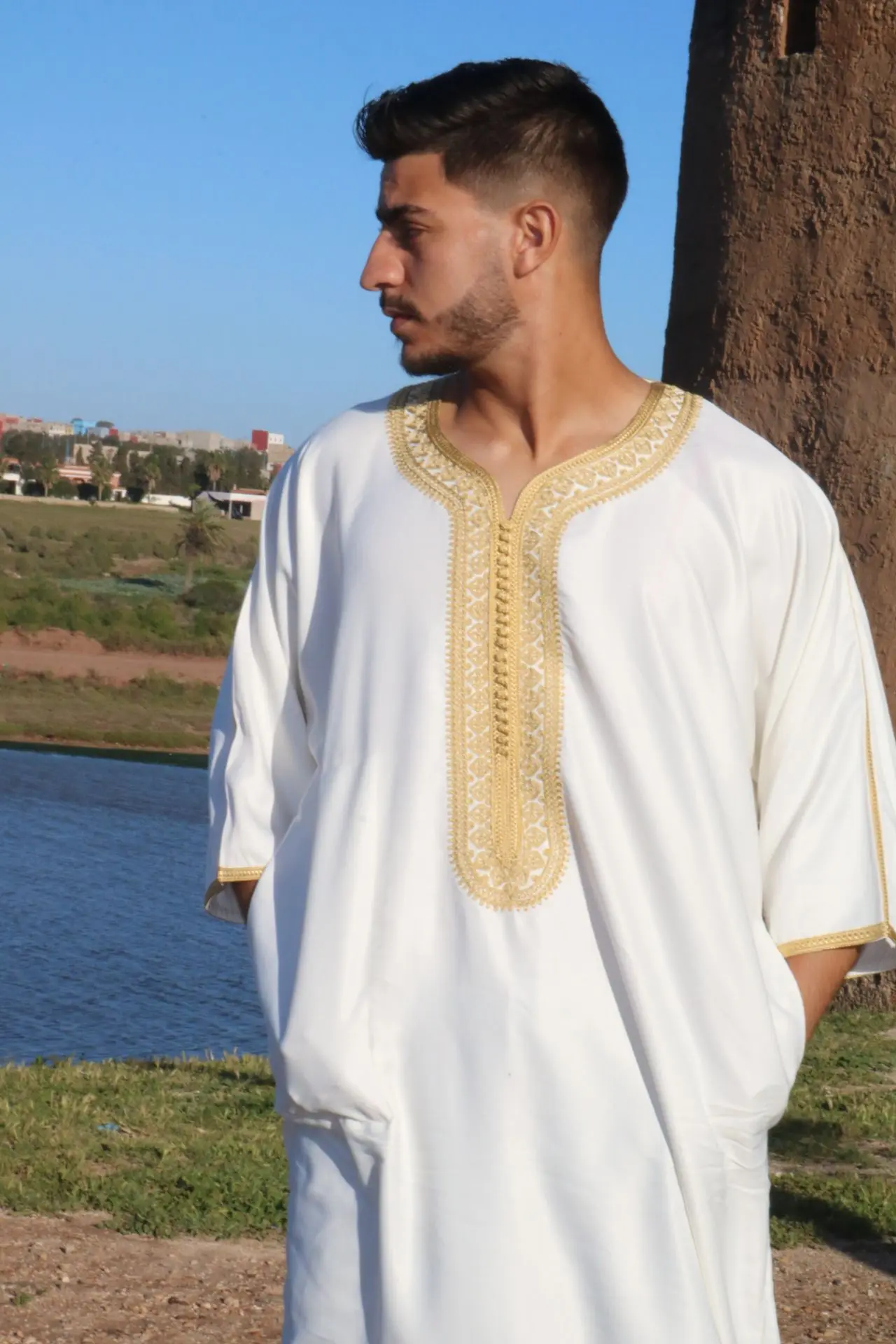 Un Guide Complet pour Choisir la Tenue Traditionnelle Marocaine ...